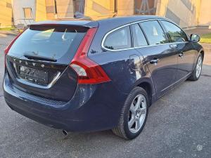 Blue Volvo V60 2013 in Ukmerge, with an engine capacity of 2.40 L and mileage of 289 thousand km for 5750 €, photo 4 on AUTOMOTO.COM.LV