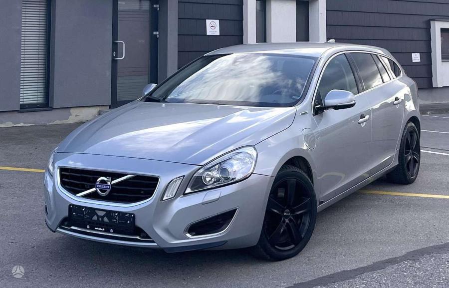 Blue Volvo V60 2013 in Kaunas, with an engine capacity of 2.40 L and mileage of 224 thousand km for 5799 €, photo 3 on AUTOMOTO.COM.LV