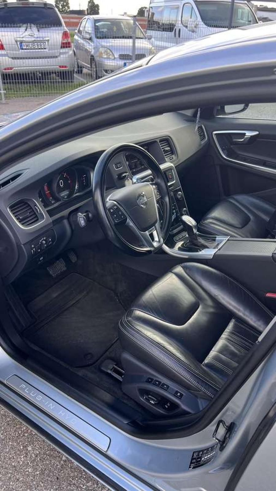 Blue Volvo V60 2013 in Kaunas, with an engine capacity of 2.40 L and mileage of 224 thousand km for 5799 €, photo 6 on AUTOMOTO.COM.LV