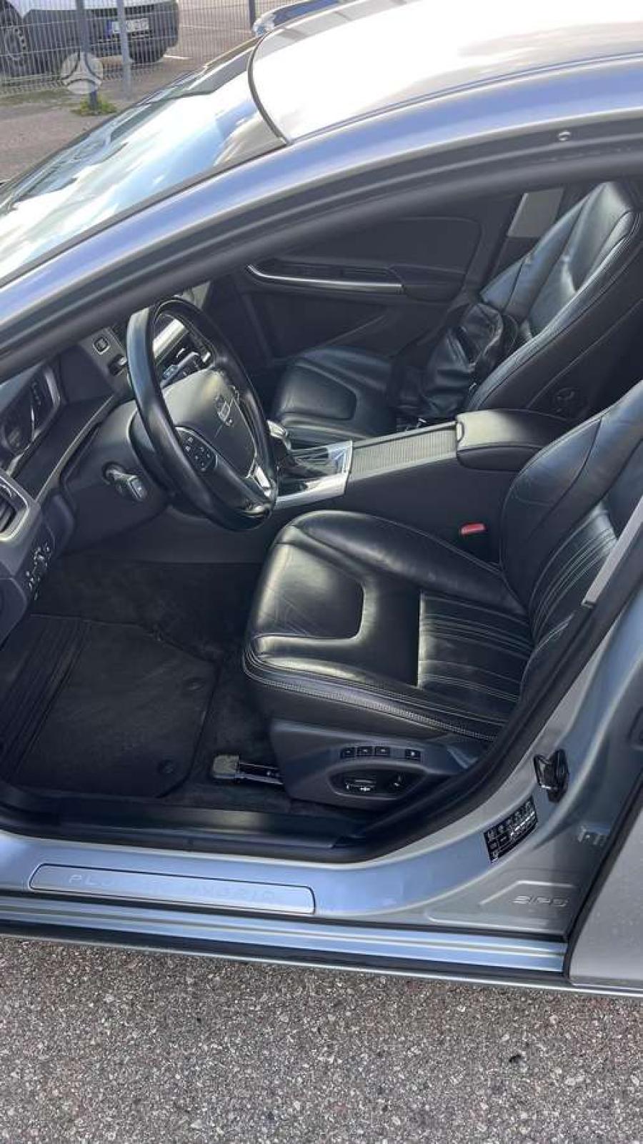 Blue Volvo V60 2013 in Kaunas, with an engine capacity of 2.40 L and mileage of 224 thousand km for 5799 €, photo 7 on AUTOMOTO.COM.LV