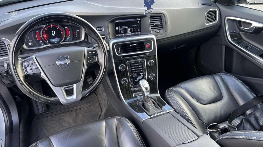 Blue Volvo V60 2013 in Kaunas, with an engine capacity of 2.40 L and mileage of 224 thousand km for 5799 €, photo 8 on AUTOMOTO.COM.LV