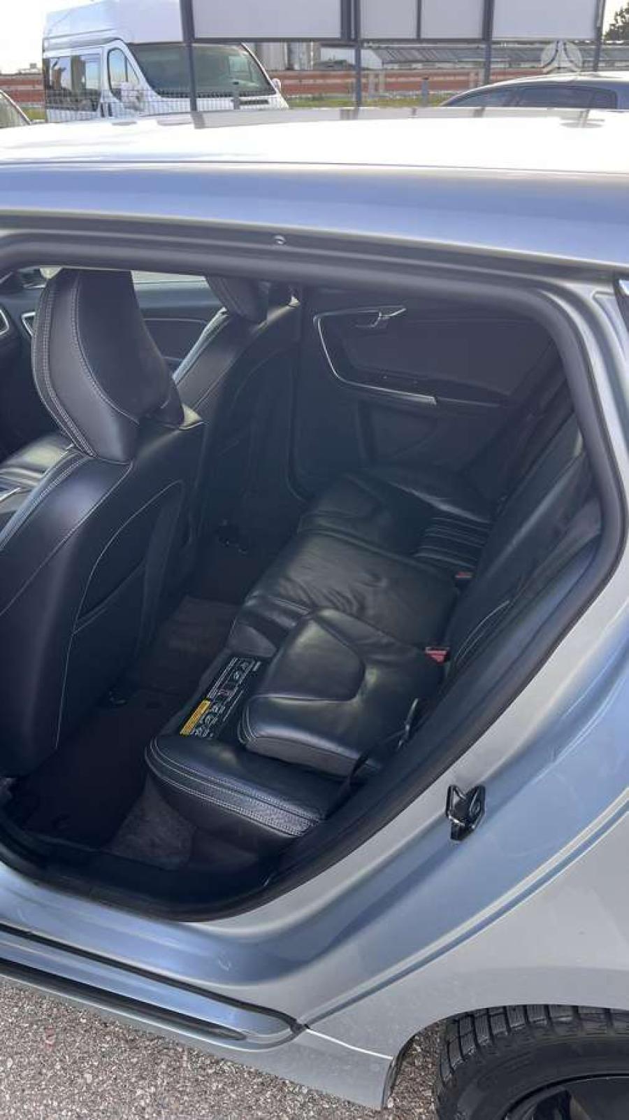 Blue Volvo V60 2013 in Kaunas, with an engine capacity of 2.40 L and mileage of 224 thousand km for 5799 €, photo 10 on AUTOMOTO.COM.LV