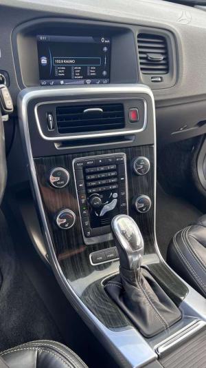 Blue Volvo V60 2013 in Kaunas, with an engine capacity of 2.40 L and mileage of 224 thousand km for 5799 €, photo 11 on AUTOMOTO.COM.LV