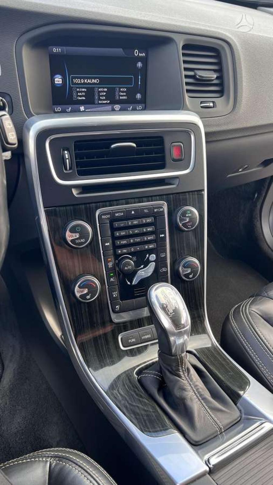 Blue Volvo V60 2013 in Kaunas, with an engine capacity of 2.40 L and mileage of 224 thousand km for 5799 €, photo 11 on AUTOMOTO.COM.LV