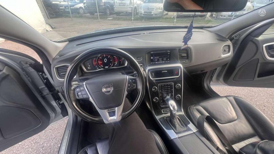 Blue Volvo V60 2013 in Kaunas, with an engine capacity of 2.40 L and mileage of 224 thousand km for 5799 €, photo 12 on AUTOMOTO.COM.LV