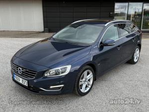 Zils Volvo V60 2013 Tallina, ar dzinēja tilpumu 2.40 L un nobraukumu 241 tūkst. km par 9900 €, foto 3 vietnē AUTOMOTO.COM.LV