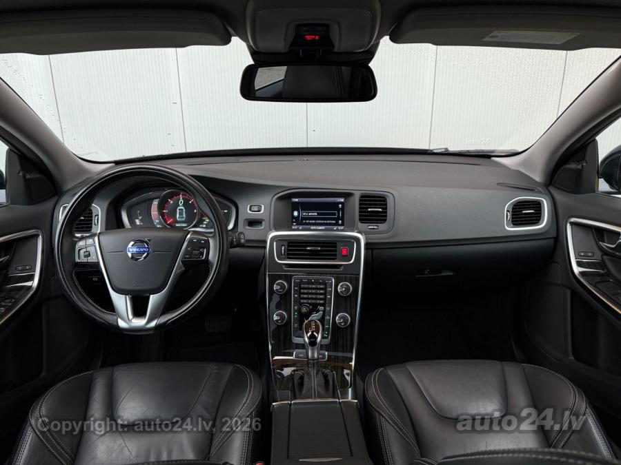 Zils Volvo V60 2013 Tallina, ar dzinēja tilpumu 2.40 L un nobraukumu 241 tūkst. km par 9900 €, foto 9 vietnē AUTOMOTO.COM.LV