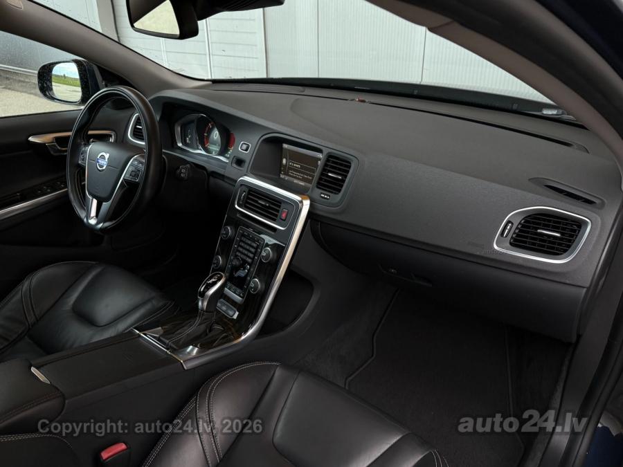 Zils Volvo V60 2013 Tallina, ar dzinēja tilpumu 2.40 L un nobraukumu 241 tūkst. km par 9900 €, foto 12 vietnē AUTOMOTO.COM.LV