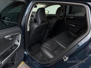 Zils Volvo V60 2013 Tallina, ar dzinēja tilpumu 2.40 L un nobraukumu 241 tūkst. km par 9900 €, foto 13 vietnē AUTOMOTO.COM.LV