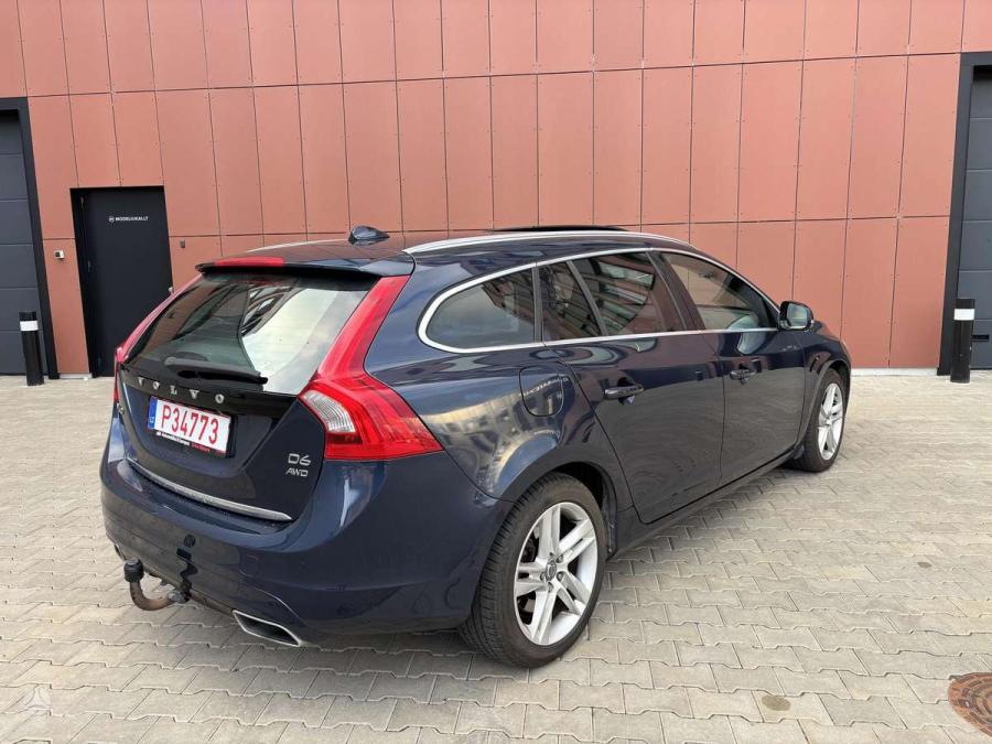 Zils Volvo V60 2013 Viļņa, ar dzinēja tilpumu 2.40 L un nobraukumu 237 tūkst. km par 7300 €, foto 4 vietnē AUTOMOTO.COM.LV