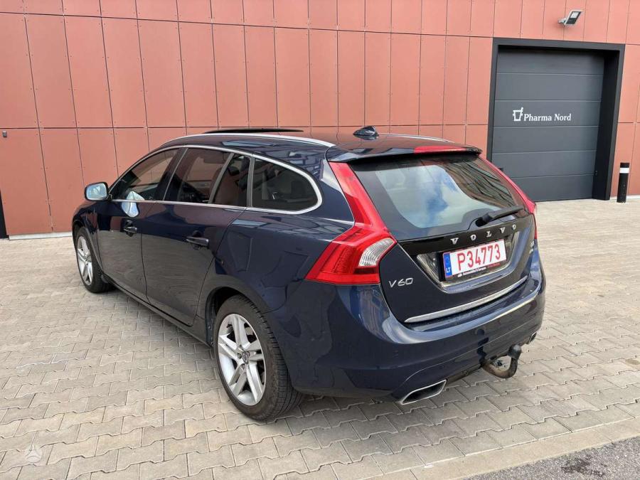 Zils Volvo V60 2013 Viļņa, ar dzinēja tilpumu 2.40 L un nobraukumu 237 tūkst. km par 7300 €, foto 5 vietnē AUTOMOTO.COM.LV