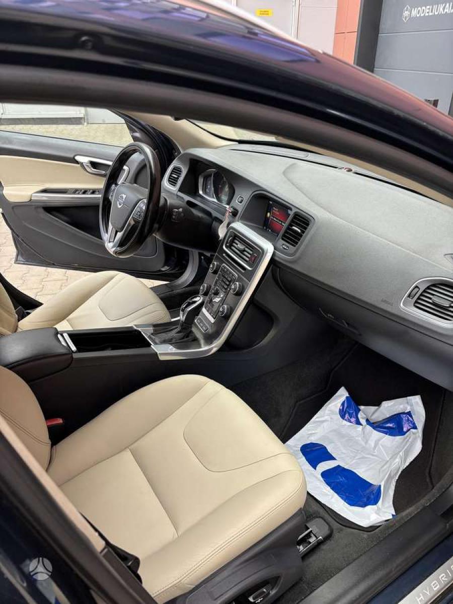 Zils Volvo V60 2013 Viļņa, ar dzinēja tilpumu 2.40 L un nobraukumu 237 tūkst. km par 7300 €, foto 7 vietnē AUTOMOTO.COM.LV