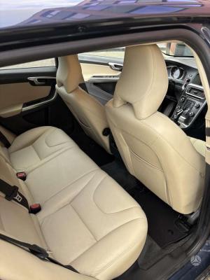 Zils Volvo V60 2013 Viļņa, ar dzinēja tilpumu 2.40 L un nobraukumu 237 tūkst. km par 7300 €, foto 8 vietnē AUTOMOTO.COM.LV