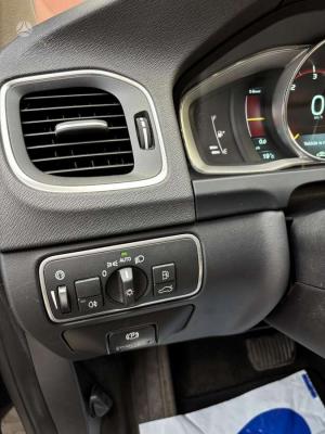 Zils Volvo V60 2013 Viļņa, ar dzinēja tilpumu 2.40 L un nobraukumu 237 tūkst. km par 7300 €, foto 9 vietnē AUTOMOTO.COM.LV