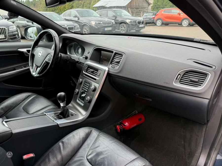 Zils Volvo V60 2013 Utena, ar dzinēja tilpumu 1.98 L un nobraukumu 317 tūkst. km par 5099 €, foto 17 vietnē AUTOMOTO.COM.LV
