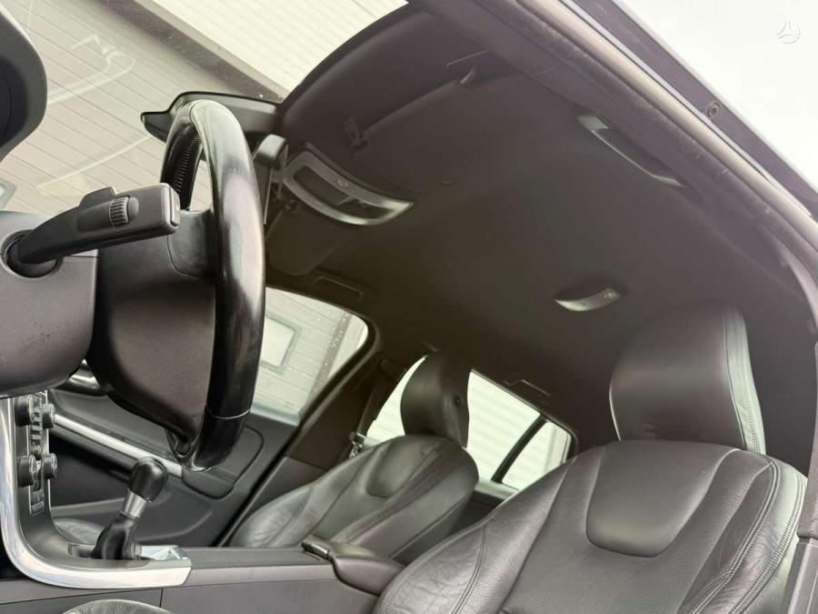 Zils Volvo V60 2013 Utena, ar dzinēja tilpumu 1.98 L un nobraukumu 317 tūkst. km par 5099 €, foto 19 vietnē AUTOMOTO.COM.LV