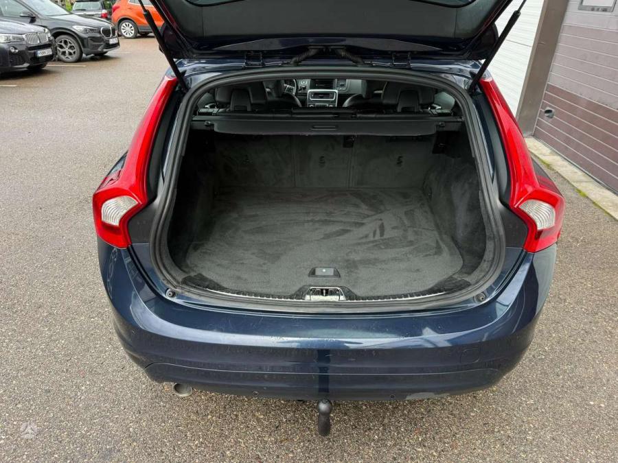 Zils Volvo V60 2013 Utena, ar dzinēja tilpumu 1.98 L un nobraukumu 317 tūkst. km par 5099 €, foto 20 vietnē AUTOMOTO.COM.LV