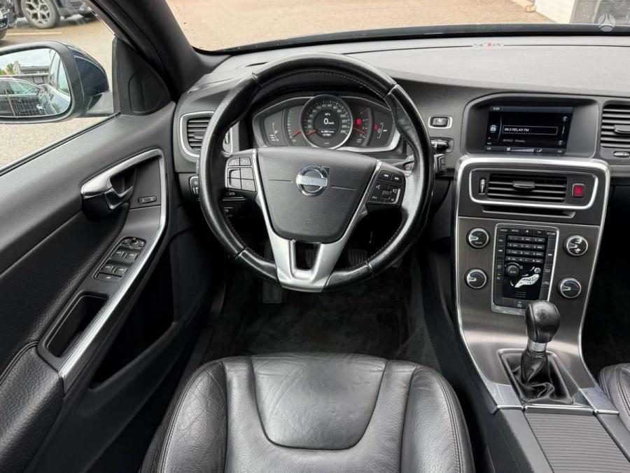 Zils Volvo V60 2013 Utena, ar dzinēja tilpumu 1.98 L un nobraukumu 317 tūkst. km par 5099 €, foto 13 vietnē AUTOMOTO.COM.LV