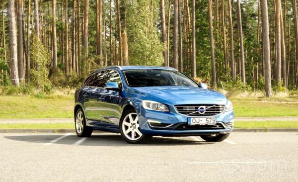 Volvo V60 2013 Rīga vietnē Zils Volvo V60 2013 Rīga, ar dzinēja tilpumu 2.40 L un nobraukumu 334 tūkst. km par 4590 €, foto 3 vietnē AUTOMOTO.COM.LV