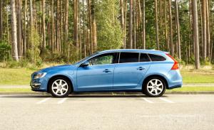 Zils Volvo V60 2013 Rīga, ar dzinēja tilpumu 2.40 L un nobraukumu 334 tūkst. km par 4590 €, foto 6 vietnē AUTOMOTO.COM.LV