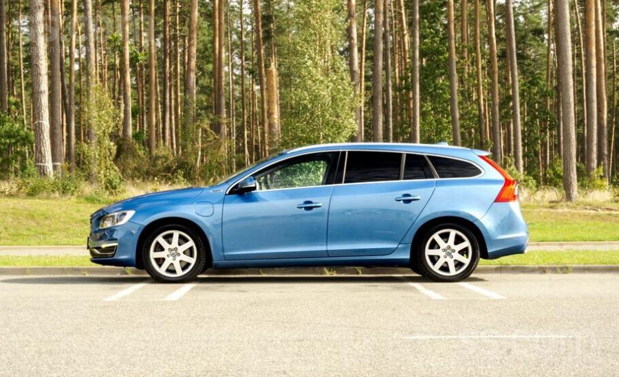 Zils Volvo V60 2013 Rīga, ar dzinēja tilpumu 2.40 L un nobraukumu 334 tūkst. km par 4590 €, foto 6 vietnē AUTOMOTO.COM.LV