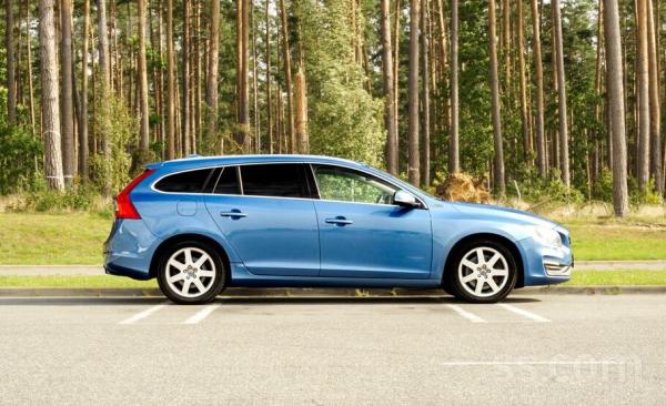 Volvo V60 2013 Rīga vietnē Zils Volvo V60 2013 Rīga, ar dzinēja tilpumu 2.40 L un nobraukumu 334 tūkst. km par 4590 €, foto 10 vietnē AUTOMOTO.COM.LV