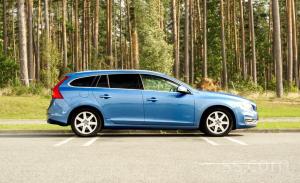 Zils Volvo V60 2013 Rīga, ar dzinēja tilpumu 2.40 L un nobraukumu 334 tūkst. km par 4590 €, foto 10 vietnē AUTOMOTO.COM.LV