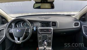 Zils Volvo V60 2013 Rīga, ar dzinēja tilpumu 2.40 L un nobraukumu 334 tūkst. km par 4590 €, foto 13 vietnē AUTOMOTO.COM.LV