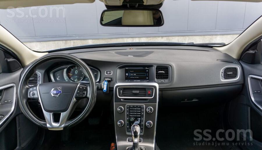 Zils Volvo V60 2013 Rīga, ar dzinēja tilpumu 2.40 L un nobraukumu 334 tūkst. km par 4590 €, foto 13 vietnē AUTOMOTO.COM.LV