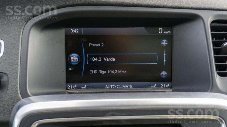 Zils Volvo V60 2013 Rīga, ar dzinēja tilpumu 2.40 L un nobraukumu 334 tūkst. km par 4590 €, foto 18 vietnē AUTOMOTO.COM.LV