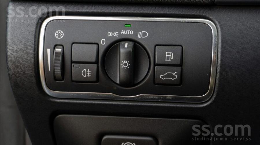 Zils Volvo V60 2013 Rīga, ar dzinēja tilpumu 2.40 L un nobraukumu 334 tūkst. km par 4590 €, foto 22 vietnē AUTOMOTO.COM.LV