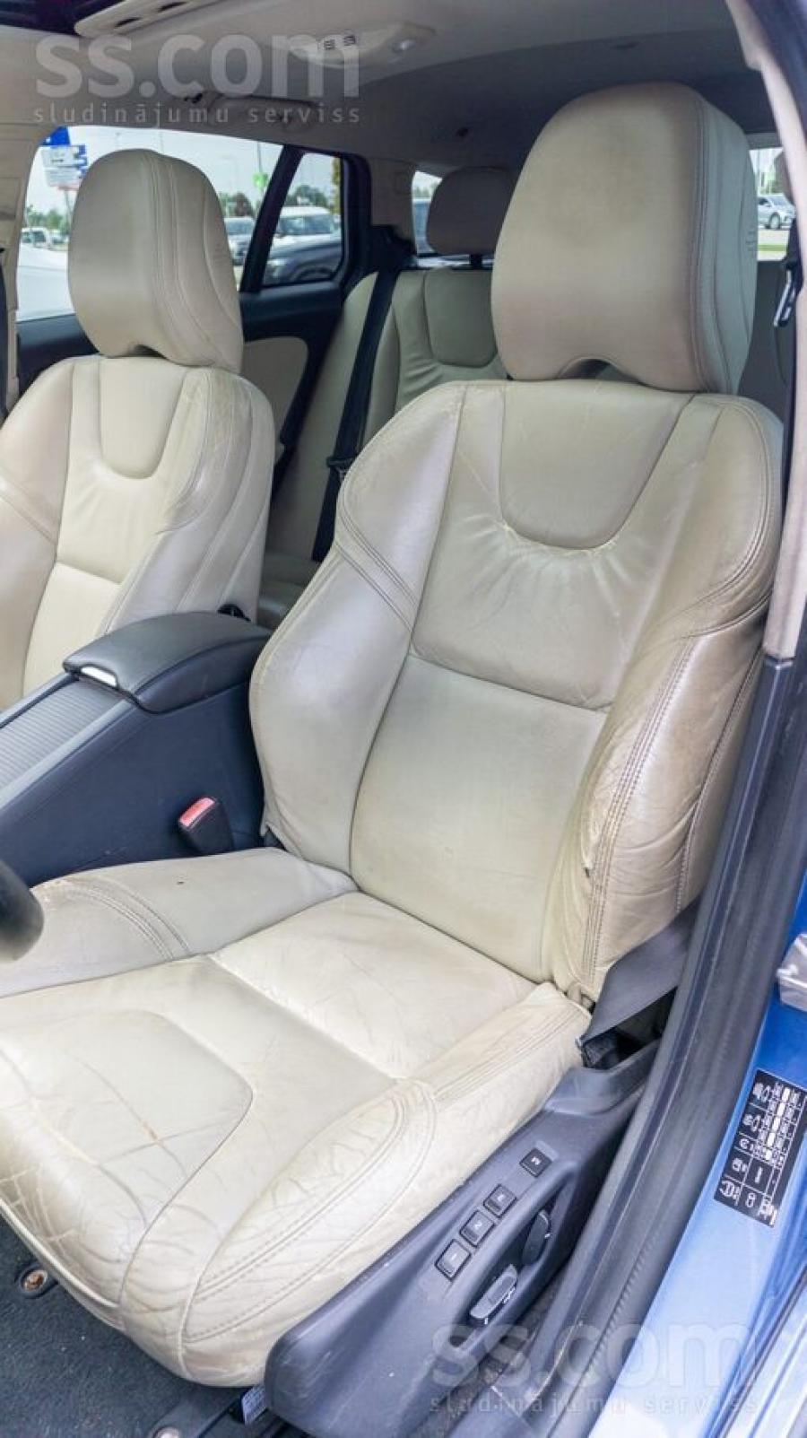 Zils Volvo V60 2013 Rīga, ar dzinēja tilpumu 2.40 L un nobraukumu 334 tūkst. km par 4590 €, foto 24 vietnē AUTOMOTO.COM.LV
