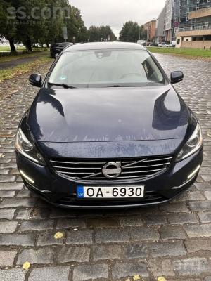 Zils Volvo V60 2013 Rīga, ar dzinēja tilpumu 2.40 L un nobraukumu 345 tūkst. km par 7150 €, foto  vietnē AUTOMOTO.COM.LV