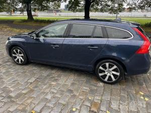 Zils Volvo V60 2013 Rīga, ar dzinēja tilpumu 2.40 L un nobraukumu 345 tūkst. km par 7150 €, foto 3 vietnē AUTOMOTO.COM.LV