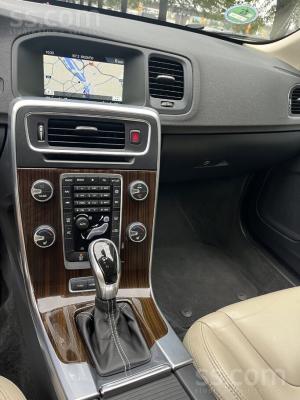 Zils Volvo V60 2013 Rīga, ar dzinēja tilpumu 2.40 L un nobraukumu 345 tūkst. km par 7150 €, foto 6 vietnē AUTOMOTO.COM.LV