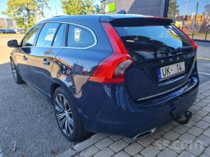 Zils Volvo V60 2014 Rīga, ar dzinēja tilpumu 2.40 L un nobraukumu 230 tūkst. km par 8500 €, foto 3 vietnē AUTOMOTO.COM.LV
