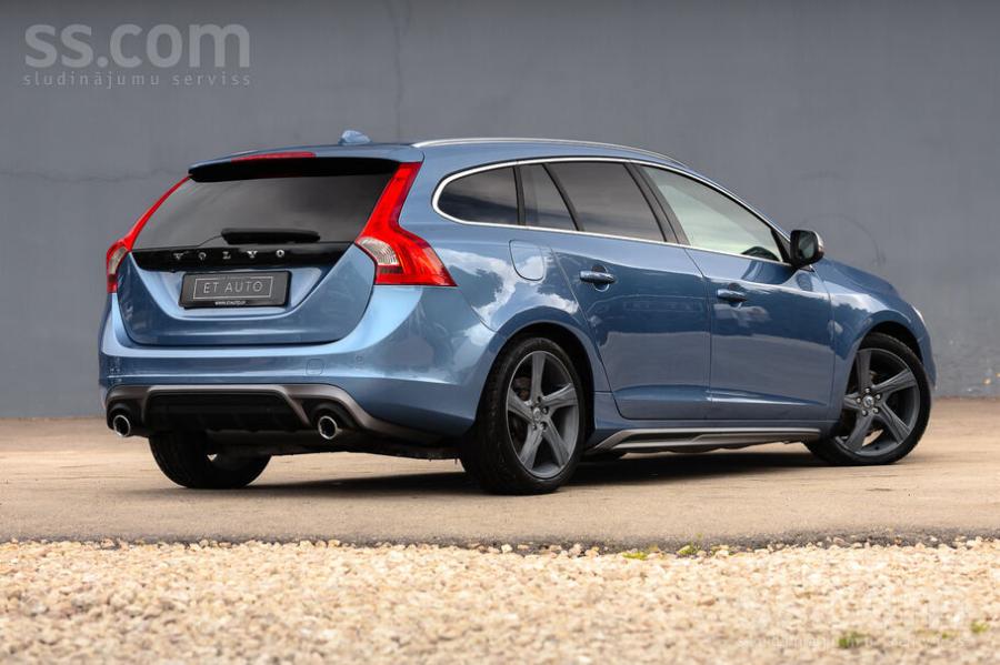 Zils Volvo V60 2014 Jelgava, ar dzinēja tilpumu 2.00 L un nobraukumu 330 tūkst. km par 2900 €, foto 5 vietnē AUTOMOTO.COM.LV