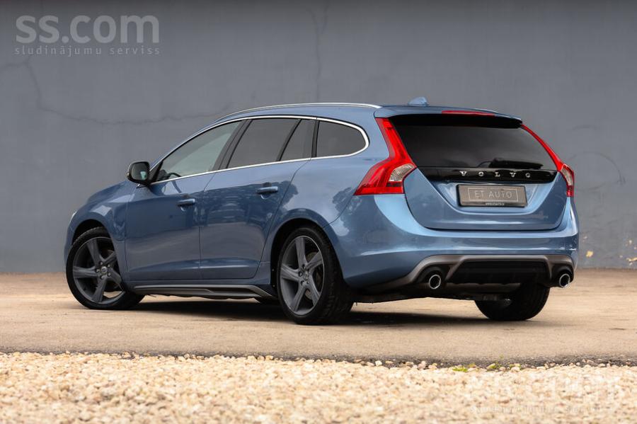 Zils Volvo V60 2014 Jelgava, ar dzinēja tilpumu 2.00 L un nobraukumu 330 tūkst. km par 2900 €, foto 7 vietnē AUTOMOTO.COM.LV