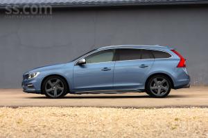 Zils Volvo V60 2014 Jelgava, ar dzinēja tilpumu 2.00 L un nobraukumu 330 tūkst. km par 2900 €, foto 8 vietnē AUTOMOTO.COM.LV