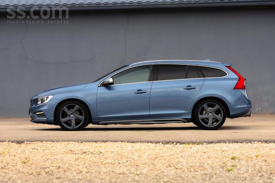 Zils Volvo V60 2014 Jelgava, ar dzinēja tilpumu 2.00 L un nobraukumu 330 tūkst. km par 2900 €, foto 8 vietnē AUTOMOTO.COM.LV