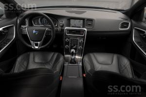 Zils Volvo V60 2014 Jelgava, ar dzinēja tilpumu 2.00 L un nobraukumu 330 tūkst. km par 2900 €, foto 9 vietnē AUTOMOTO.COM.LV