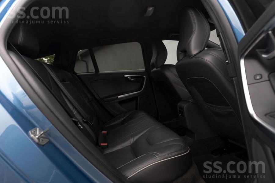 Zils Volvo V60 2014 Jelgava, ar dzinēja tilpumu 2.00 L un nobraukumu 330 tūkst. km par 2900 €, foto 13 vietnē AUTOMOTO.COM.LV