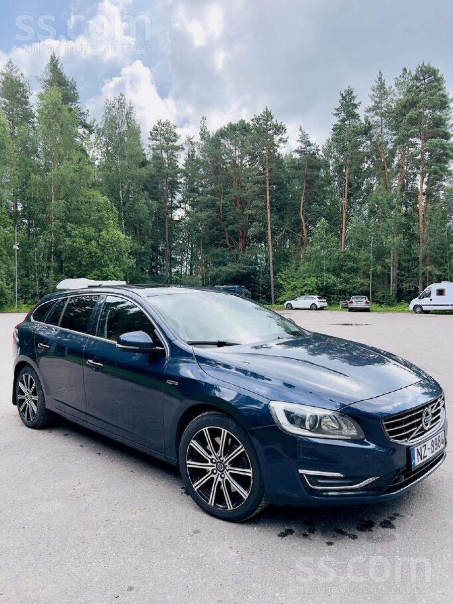 Blue Volvo V60 2014 in Ogre, with an engine capacity of 2.60 L and mileage of 300 thousand km for 9200 €, photo 2 on AUTOMOTO.COM.LV