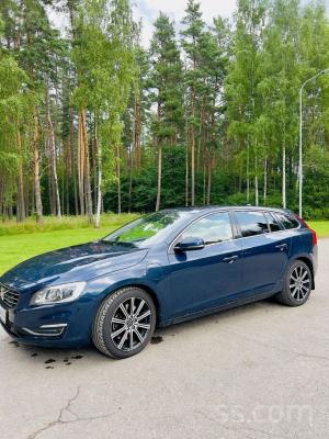 Blue Volvo V60 2014 in Ogre, with an engine capacity of 2.60 L and mileage of 300 thousand km for 9200 €, photo 3 on AUTOMOTO.COM.LV