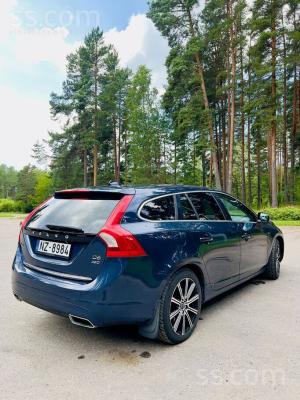 Blue Volvo V60 2014 in Ogre, with an engine capacity of 2.60 L and mileage of 300 thousand km for 9200 €, photo 5 on AUTOMOTO.COM.LV