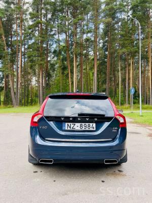 Blue Volvo V60 2014 in Ogre, with an engine capacity of 2.60 L and mileage of 300 thousand km for 9200 €, photo 6 on AUTOMOTO.COM.LV