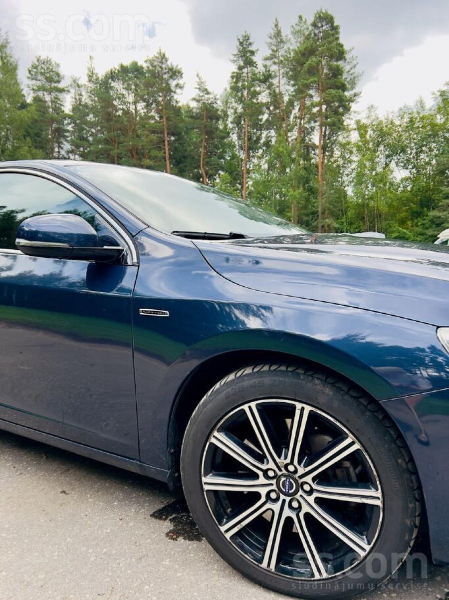 Blue Volvo V60 2014 in Ogre, with an engine capacity of 2.60 L and mileage of 300 thousand km for 9200 €, photo 7 on AUTOMOTO.COM.LV