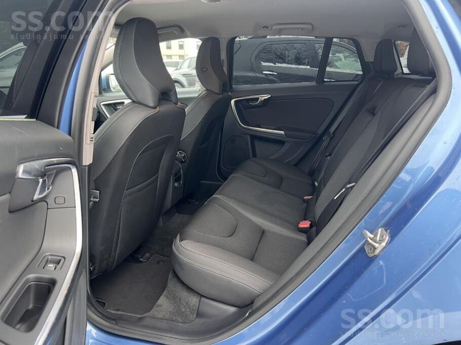 Blue Volvo V60 2014 in Riga, with an engine capacity of 2.00 L and mileage of 228 thousand km for 7550 €, photo 8 on AUTOMOTO.COM.LV