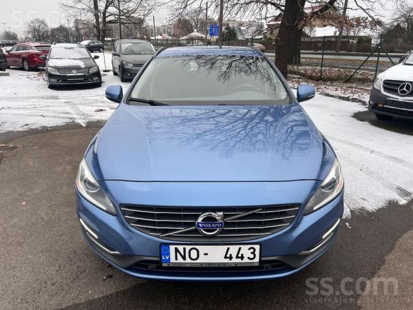 Zils Volvo V60 2014 Rīga, ar dzinēja tilpumu 2.00 L un nobraukumu 228 tūkst. km par 7550 €, foto 2 vietnē AUTOMOTO.COM.LV