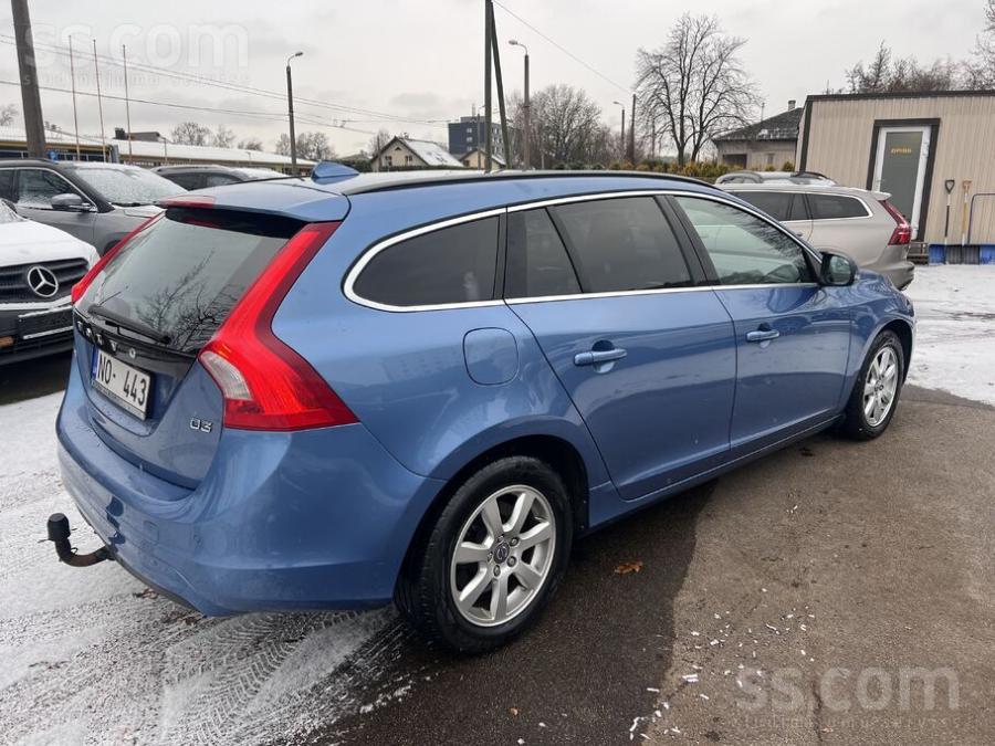 Blue Volvo V60 2014 in Riga, with an engine capacity of 2.00 L and mileage of 228 thousand km for 7550 €, photo 4 on AUTOMOTO.COM.LV